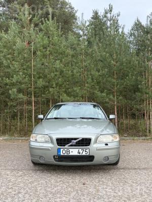 Pelēks Volvo S60 2006 Ogre, ar dzinēja tilpumu 2.40 L un nobraukumu 382 tūkst. km par 1650 €, foto  vietnē AUTOMOTO.COM.LV
