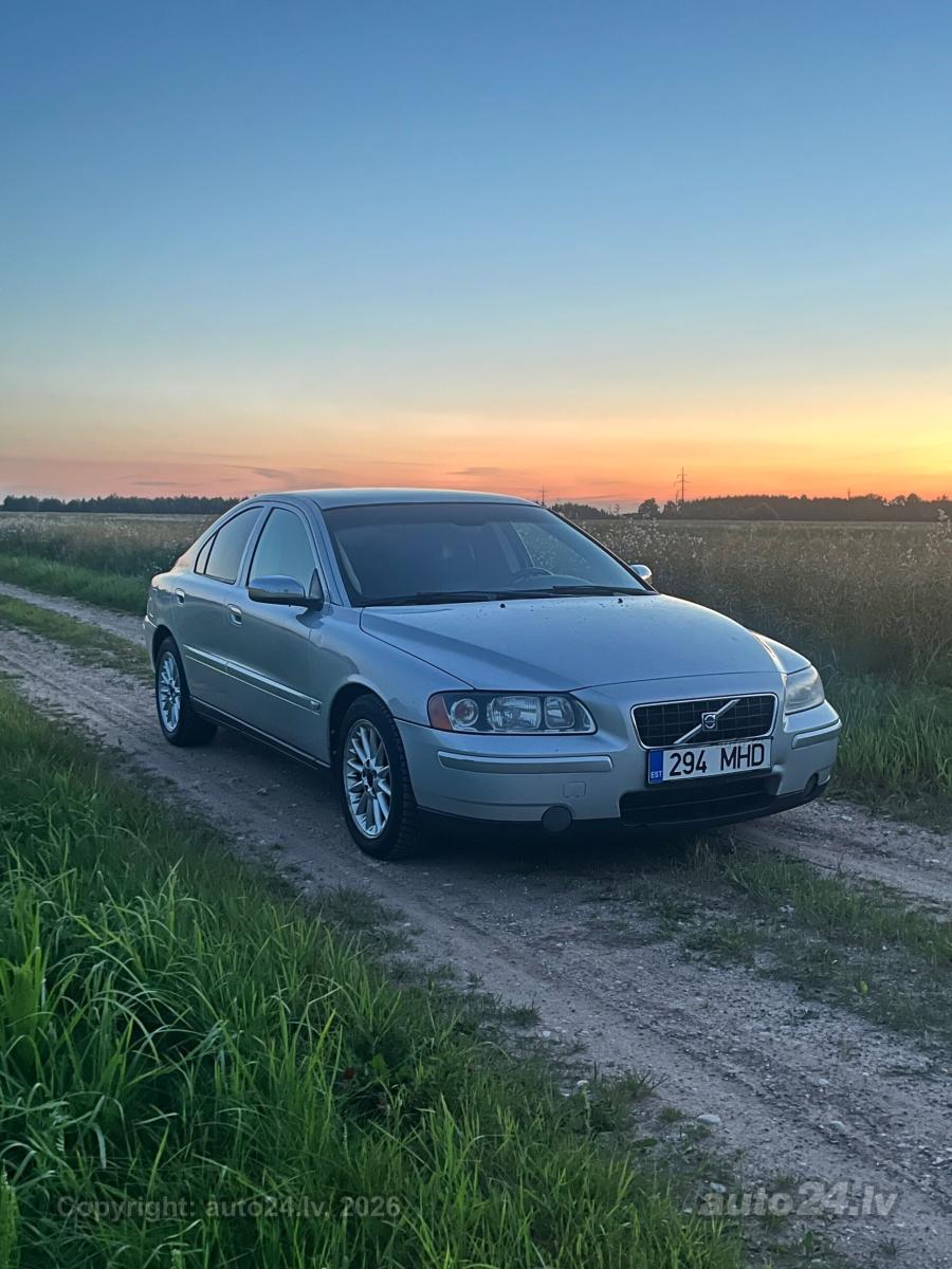 Pelēks Volvo S60 2006 Tallina, ar dzinēja tilpumu 2.40 L un nobraukumu 395 tūkst. km par 2800 €, foto 3 vietnē AUTOMOTO.COM.LV