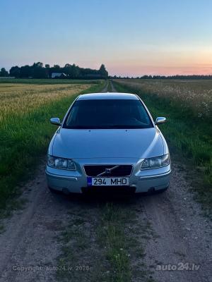 Pelēks Volvo S60 2006 Tallina, ar dzinēja tilpumu 2.40 L un nobraukumu 395 tūkst. km par 2800 €, foto 4 vietnē AUTOMOTO.COM.LV
