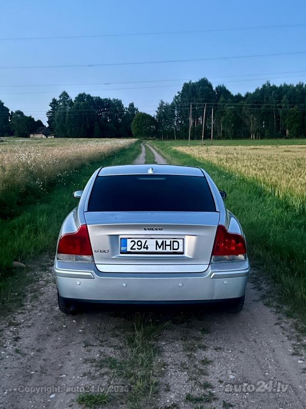 Grey Volvo S60 2006 in Tallinn, with an engine capacity of 2.40 L and mileage of 395 thousand km for 2800 €, photo 4 on AUTOMOTO.COM.LV
