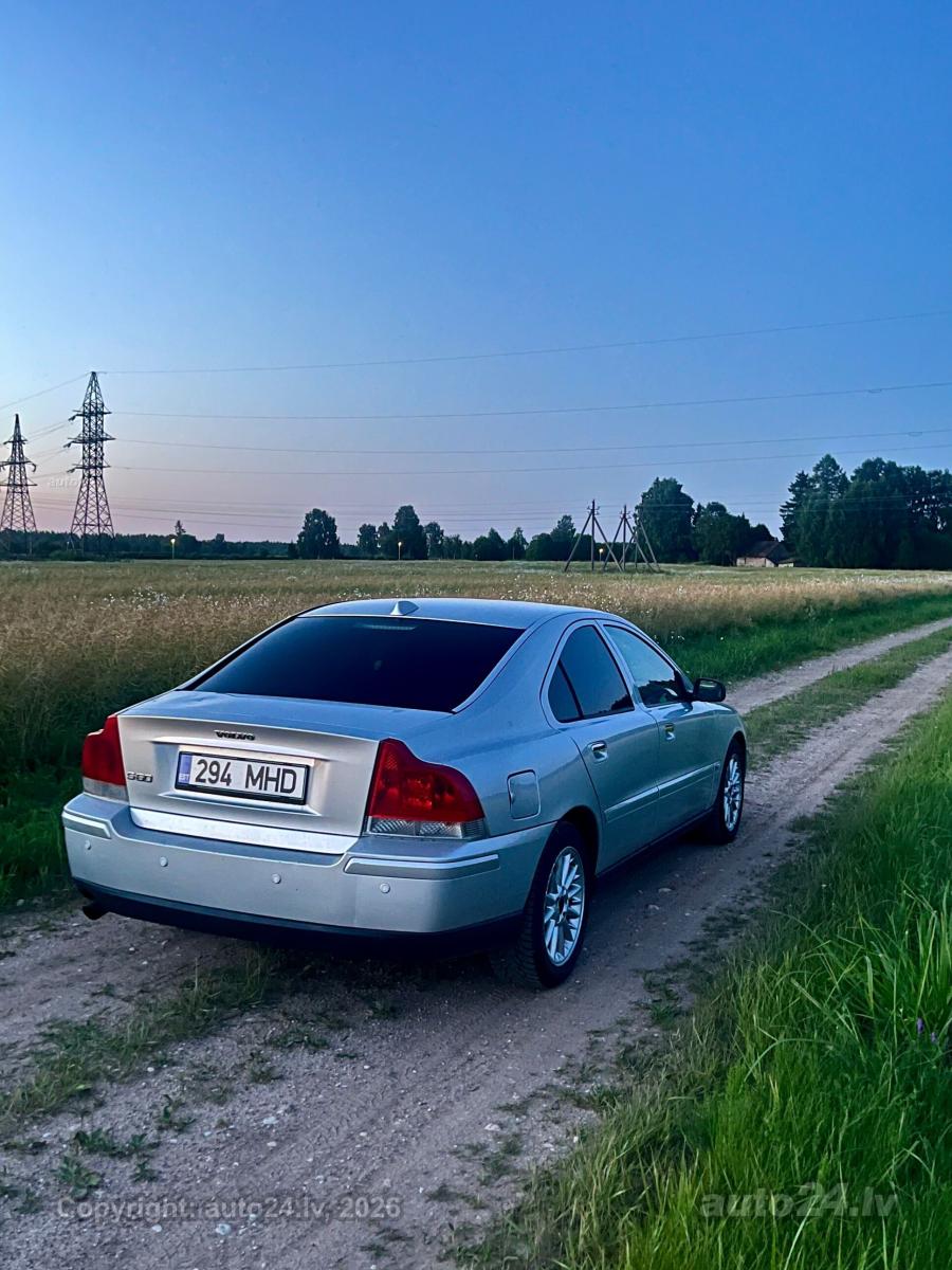 Pelēks Volvo S60 2006 Tallina, ar dzinēja tilpumu 2.40 L un nobraukumu 395 tūkst. km par 2800 €, foto 6 vietnē AUTOMOTO.COM.LV