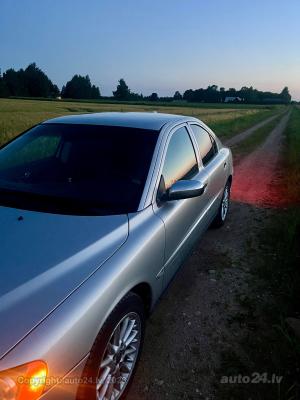 Pelēks Volvo S60 2006 Tallina, ar dzinēja tilpumu 2.40 L un nobraukumu 395 tūkst. km par 2800 €, foto 7 vietnē AUTOMOTO.COM.LV