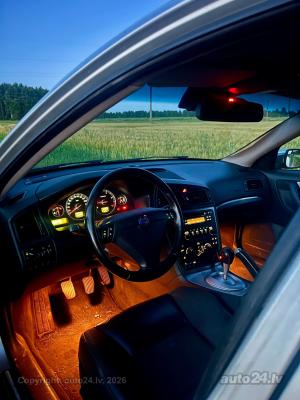 Pelēks Volvo S60 2006 Tallina, ar dzinēja tilpumu 2.40 L un nobraukumu 395 tūkst. km par 2800 €, foto 8 vietnē AUTOMOTO.COM.LV