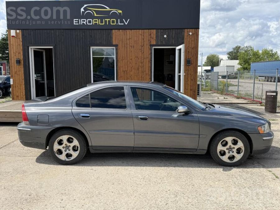 Pelēks Volvo S60 2006 Rīga, ar dzinēja tilpumu 2.40 L un nobraukumu 350 tūkst. km par 2450 €, foto 3 vietnē AUTOMOTO.COM.LV