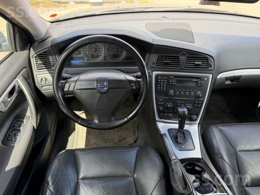 Pelēks Volvo S60 2006 Rīga, ar dzinēja tilpumu 2.40 L un nobraukumu 350 tūkst. km par 2450 €, foto 4 vietnē AUTOMOTO.COM.LV