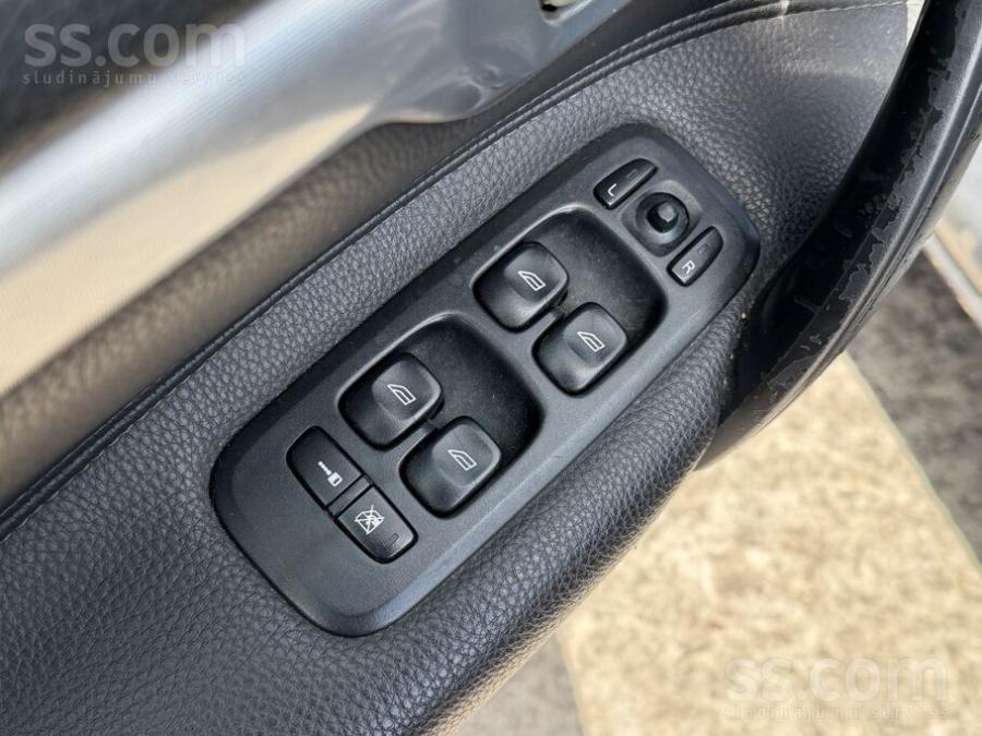 Pelēks Volvo S60 2006 Rīga, ar dzinēja tilpumu 2.40 L un nobraukumu 350 tūkst. km par 2450 €, foto 5 vietnē AUTOMOTO.COM.LV