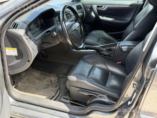 Grey Volvo S60 2006 in Riga, with an engine capacity of 2.40 L and mileage of 350 thousand km for 2450 €, photo 5 on AUTOMOTO.COM.LV