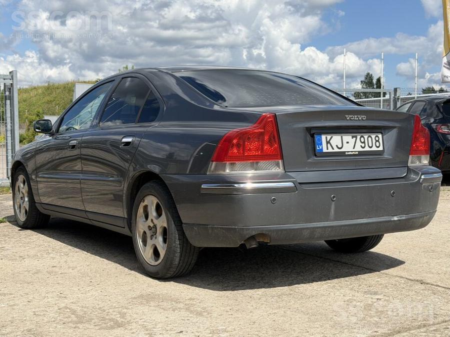 Pelēks Volvo S60 2006 Rīga, ar dzinēja tilpumu 2.40 L un nobraukumu 350 tūkst. km par 2450 €, foto 11 vietnē AUTOMOTO.COM.LV