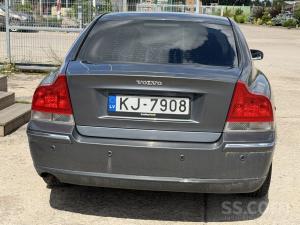 Pelēks Volvo S60 2006 Rīga, ar dzinēja tilpumu 2.40 L un nobraukumu 350 tūkst. km par 2450 €, foto 12 vietnē AUTOMOTO.COM.LV