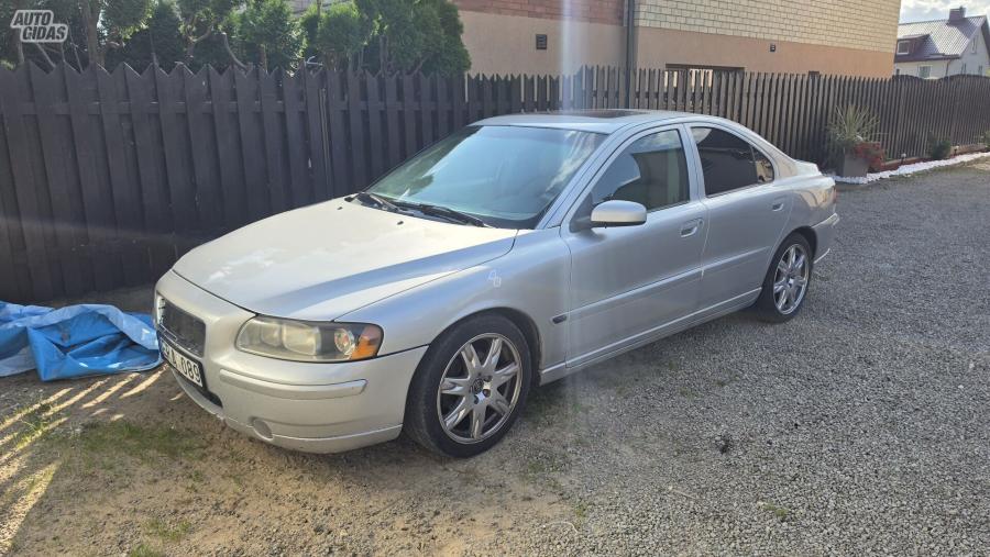 Pelēks Volvo S60 2006 Šauļi, ar dzinēja tilpumu 2.50 L un nobraukumu 144 tūkst. km par 550 €, foto 1 vietnē AUTOMOTO.COM.LV