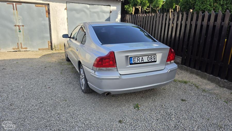 Pelēks Volvo S60 2006 Šauļi, ar dzinēja tilpumu 2.50 L un nobraukumu 144 tūkst. km par 550 €, foto 4 vietnē AUTOMOTO.COM.LV