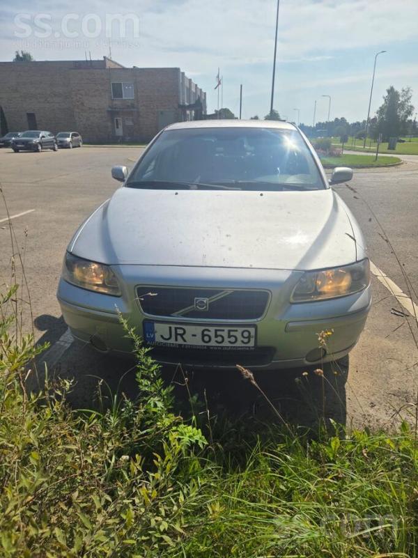 Pelēks Volvo S60 2006 Valmiera, ar dzinēja tilpumu 2.40 L un nobraukumu 0 tūkst. km par 1900 €, foto 1 vietnē AUTOMOTO.COM.LV