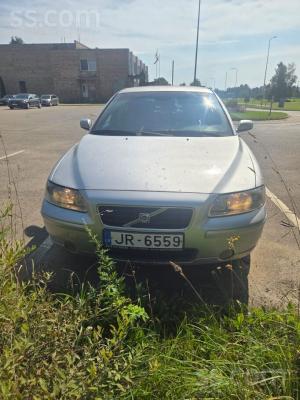 Pelēks Volvo S60 2006 Valmiera, ar dzinēja tilpumu 2.40 L un nobraukumu 0 tūkst. km par 1900 €, foto  vietnē AUTOMOTO.COM.LV
