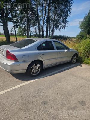 Grey Volvo S60 2006 in Valmiera, with an engine capacity of 2.40 L and mileage of 0 thousand km for 1900 €, photo 4 on AUTOMOTO.COM.LV