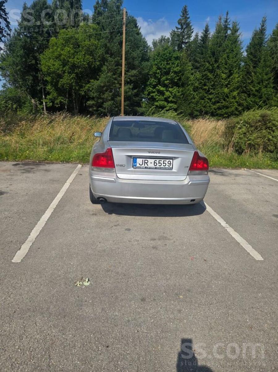 Grey Volvo S60 2006 in Valmiera, with an engine capacity of 2.40 L and mileage of 0 thousand km for 1900 €, photo 5 on AUTOMOTO.COM.LV