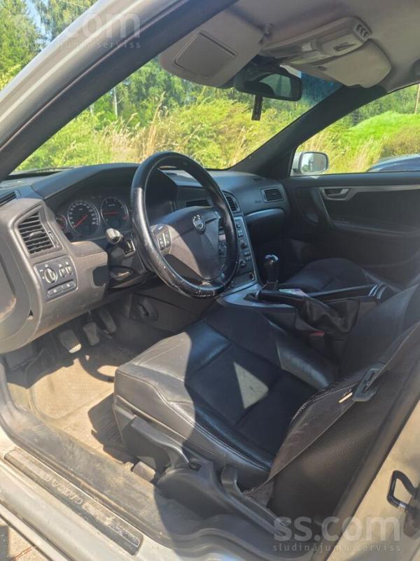 Pelēks Volvo S60 2006 Valmiera, ar dzinēja tilpumu 2.40 L un nobraukumu 0 tūkst. km par 1900 €, foto 5 vietnē AUTOMOTO.COM.LV