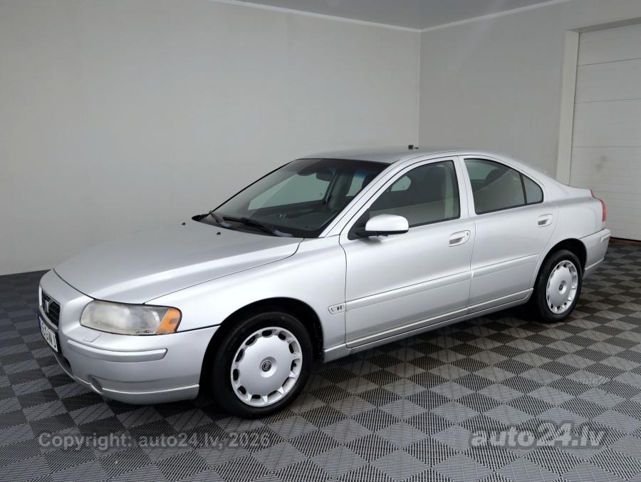 Grey Volvo S60 2006 in Tallinn, with an engine capacity of 2.40 L and mileage of 322 thousand km for 699 €, photo 3 on AUTOMOTO.COM.LV