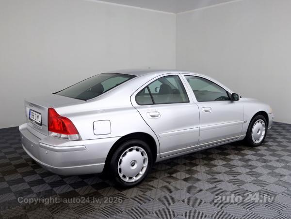 Grey Volvo S60 2006 in Tallinn, with an engine capacity of 2.40 L and mileage of 322 thousand km for 699 €, photo 3 on AUTOMOTO.COM.LV