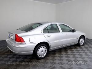 Grey Volvo S60 2006 in Tallinn, with an engine capacity of 2.40 L and mileage of 322 thousand km for 699 €, photo 4 on AUTOMOTO.COM.LV