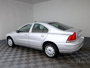 Grey Volvo S60 2006 in Tallinn, with an engine capacity of 2.40 L and mileage of 322 thousand km for 699 €, photo 5 on AUTOMOTO.COM.LV
