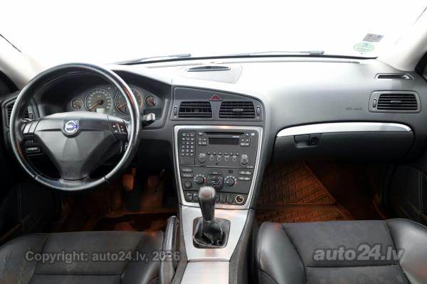 Grey Volvo S60 2006 in Tallinn, with an engine capacity of 2.40 L and mileage of 322 thousand km for 699 €, photo 5 on AUTOMOTO.COM.LV