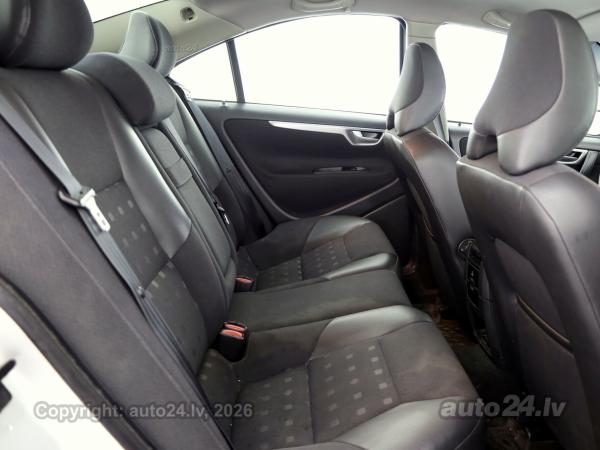 Grey Volvo S60 2006 in Tallinn, with an engine capacity of 2.40 L and mileage of 322 thousand km for 699 €, photo 7 on AUTOMOTO.COM.LV