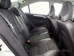 Grey Volvo S60 2006 in Tallinn, with an engine capacity of 2.40 L and mileage of 322 thousand km for 699 €, photo 8 on AUTOMOTO.COM.LV