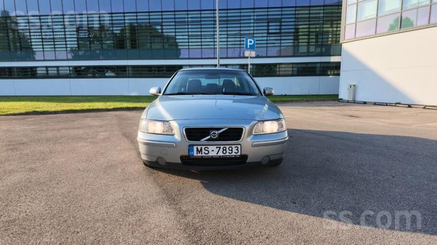 Pelēks Volvo S60 2006 Daugavpils, ar dzinēja tilpumu 2.40 L un nobraukumu 312 tūkst. km par 2500 €, foto 1 vietnē AUTOMOTO.COM.LV