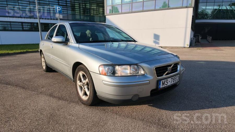 Pelēks Volvo S60 2006 Daugavpils, ar dzinēja tilpumu 2.40 L un nobraukumu 312 tūkst. km par 2500 €, foto 3 vietnē AUTOMOTO.COM.LV