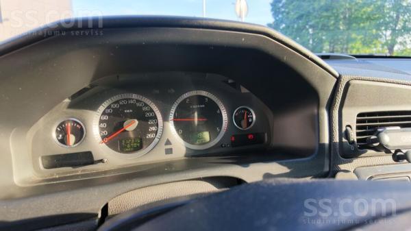 Pelēks Volvo S60 2006 Daugavpils, ar dzinēja tilpumu 2.40 L un nobraukumu 312 tūkst. km par 2500 €, foto 7 vietnē AUTOMOTO.COM.LV