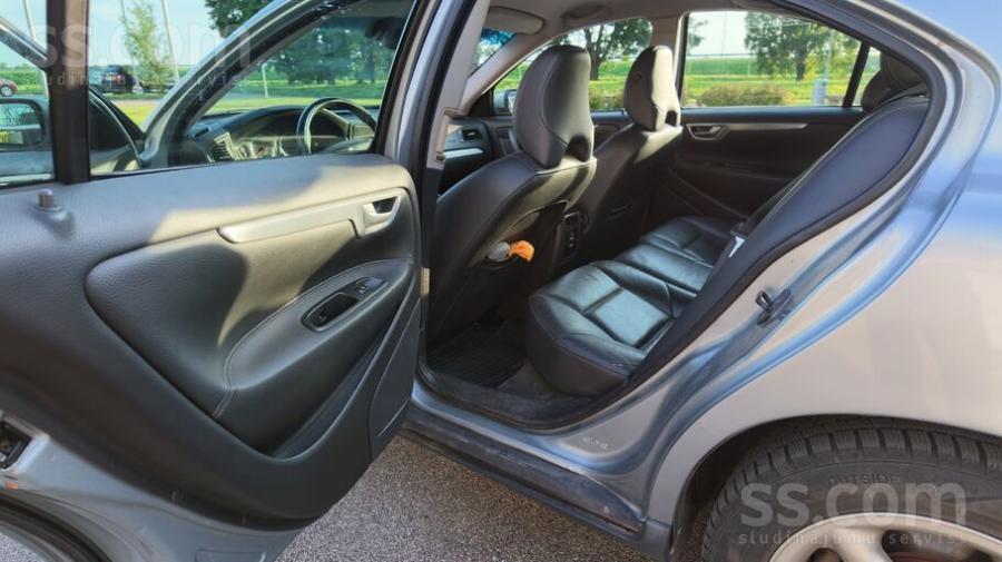 Pelēks Volvo S60 2006 Daugavpils, ar dzinēja tilpumu 2.40 L un nobraukumu 312 tūkst. km par 2500 €, foto 9 vietnē AUTOMOTO.COM.LV