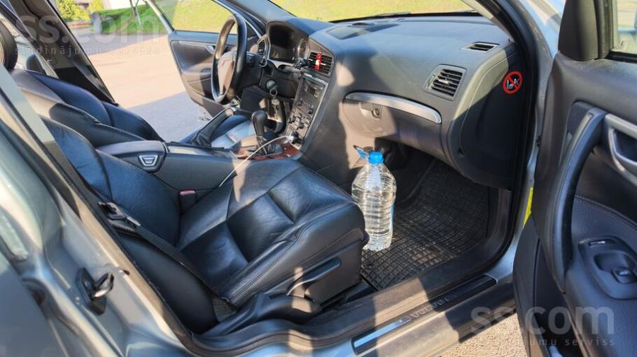 Pelēks Volvo S60 2006 Daugavpils, ar dzinēja tilpumu 2.40 L un nobraukumu 312 tūkst. km par 2500 €, foto 10 vietnē AUTOMOTO.COM.LV
