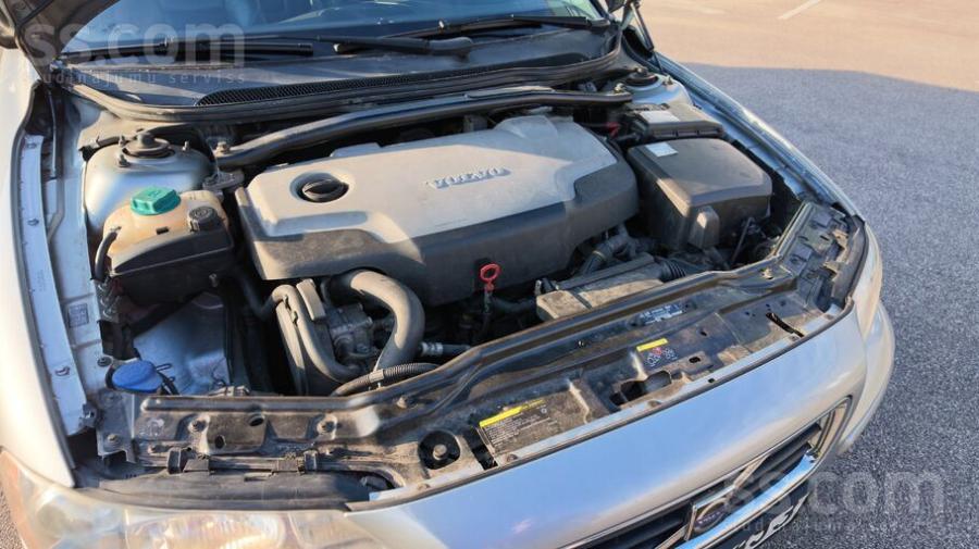 Pelēks Volvo S60 2006 Daugavpils, ar dzinēja tilpumu 2.40 L un nobraukumu 312 tūkst. km par 2500 €, foto 12 vietnē AUTOMOTO.COM.LV