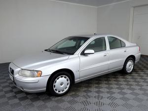 Pelēks Volvo S60 2006 Tallina, ar dzinēja tilpumu 2.40 L un nobraukumu 322 tūkst. km par 699 €, foto 3 vietnē AUTOMOTO.COM.LV