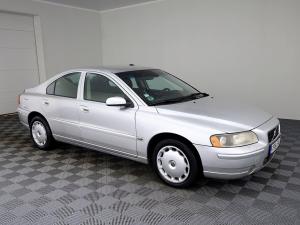 Pelēks Volvo S60 2006 Tallina, ar dzinēja tilpumu 2.40 L un nobraukumu 322 tūkst. km par 699 €, foto 9 vietnē AUTOMOTO.COM.LV