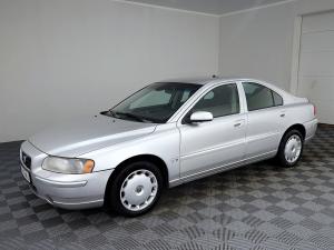 Pelēks Volvo S60 2006 Tallina, ar dzinēja tilpumu 2.40 L un nobraukumu 322 tūkst. km par 699 €, foto 10 vietnē AUTOMOTO.COM.LV