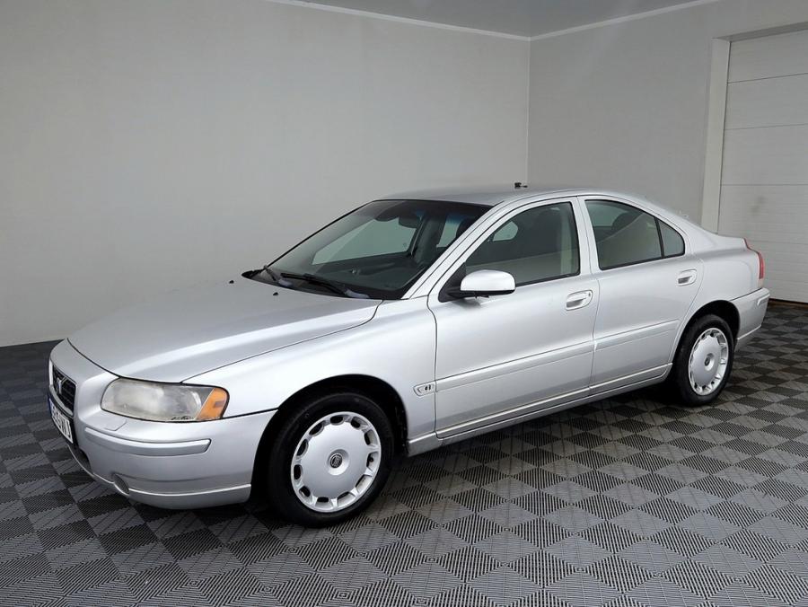 Pelēks Volvo S60 2006 Tallina, ar dzinēja tilpumu 2.40 L un nobraukumu 322 tūkst. km par 699 €, foto 10 vietnē AUTOMOTO.COM.LV