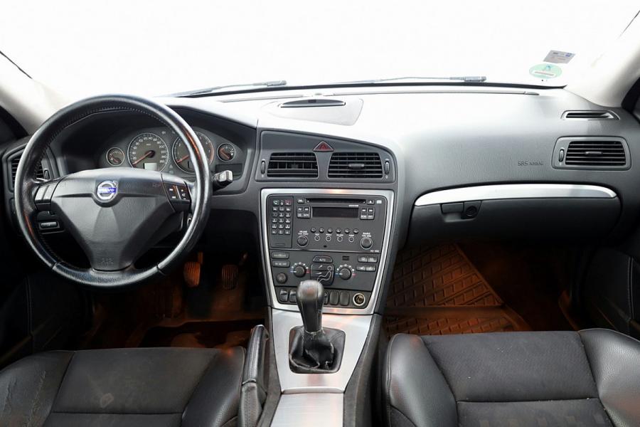 Pelēks Volvo S60 2006 Tallina, ar dzinēja tilpumu 2.40 L un nobraukumu 322 tūkst. km par 699 €, foto 13 vietnē AUTOMOTO.COM.LV