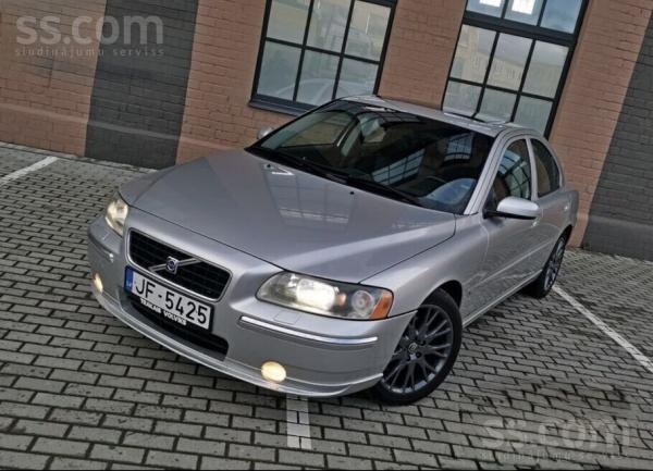 Pelēks Volvo S60 2006 Rīga, ar dzinēja tilpumu 2.40 L un nobraukumu 395 tūkst. km par 3200 €, foto 1 vietnē AUTOMOTO.COM.LV