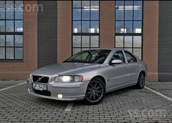 Pelēks Volvo S60 2006 Rīga, ar dzinēja tilpumu 2.40 L un nobraukumu 395 tūkst. km par 3200 €, foto 2 vietnē AUTOMOTO.COM.LV