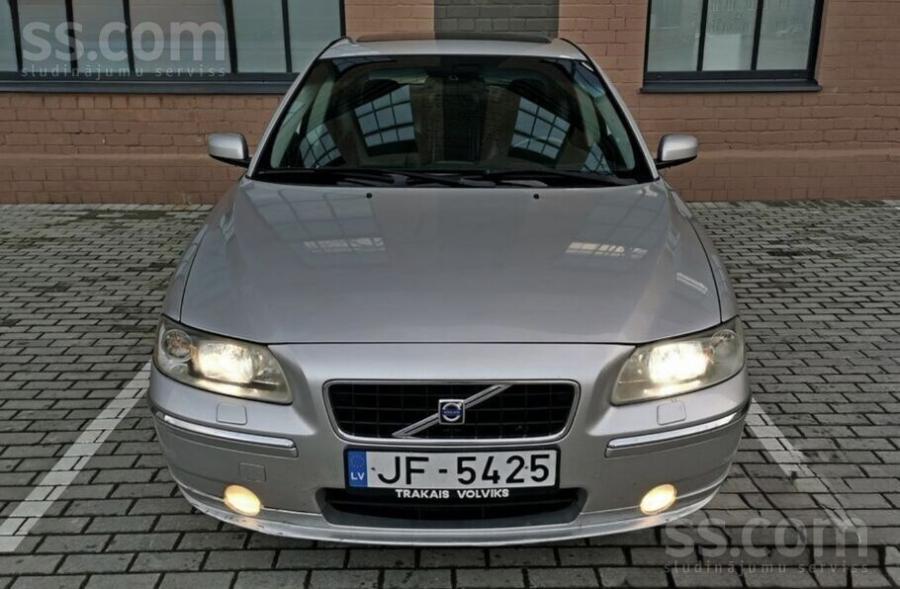 Pelēks Volvo S60 2006 Rīga, ar dzinēja tilpumu 2.40 L un nobraukumu 395 tūkst. km par 3200 €, foto 4 vietnē AUTOMOTO.COM.LV
