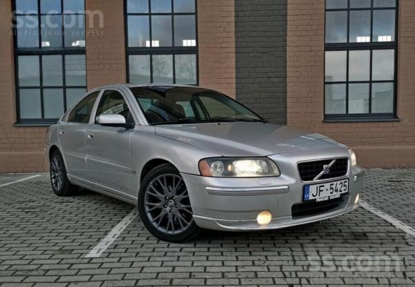 Pelēks Volvo S60 2006 Rīga, ar dzinēja tilpumu 2.40 L un nobraukumu 395 tūkst. km par 3200 €, foto 4 vietnē AUTOMOTO.COM.LV