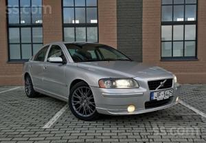 Pelēks Volvo S60 2006 Rīga, ar dzinēja tilpumu 2.40 L un nobraukumu 395 tūkst. km par 3200 €, foto 5 vietnē AUTOMOTO.COM.LV