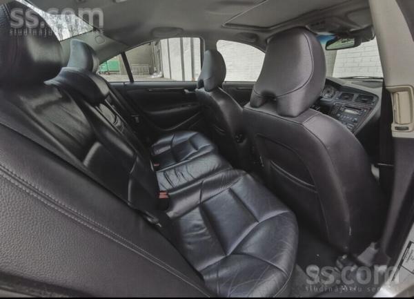 Pelēks Volvo S60 2006 Rīga, ar dzinēja tilpumu 2.40 L un nobraukumu 395 tūkst. km par 3200 €, foto 10 vietnē AUTOMOTO.COM.LV