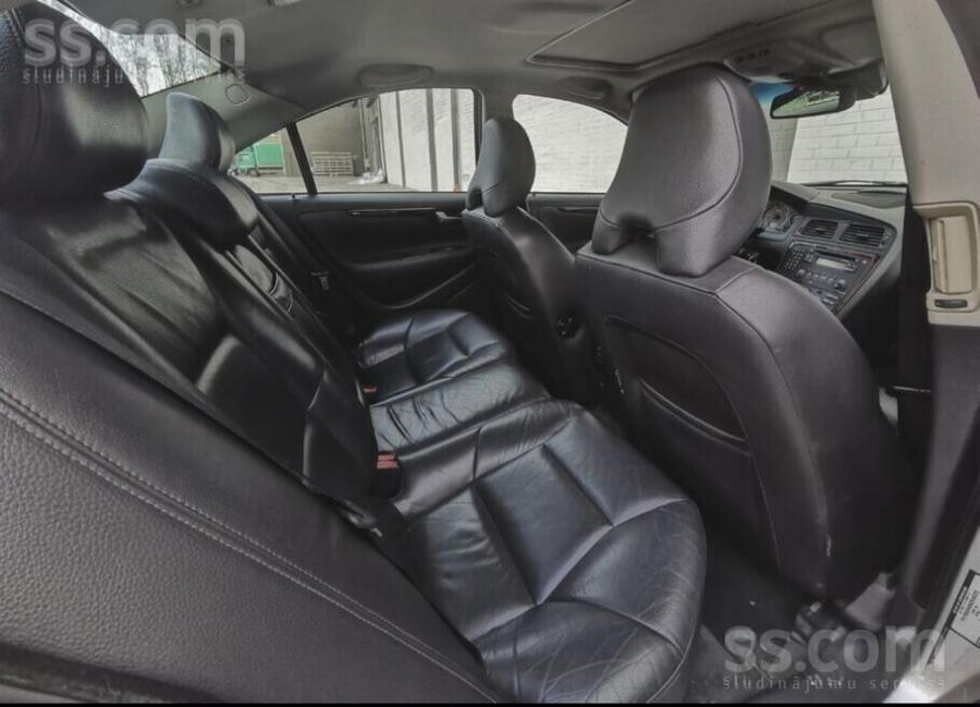 Pelēks Volvo S60 2006 Rīga, ar dzinēja tilpumu 2.40 L un nobraukumu 395 tūkst. km par 3200 €, foto 6 vietnē AUTOMOTO.COM.LV