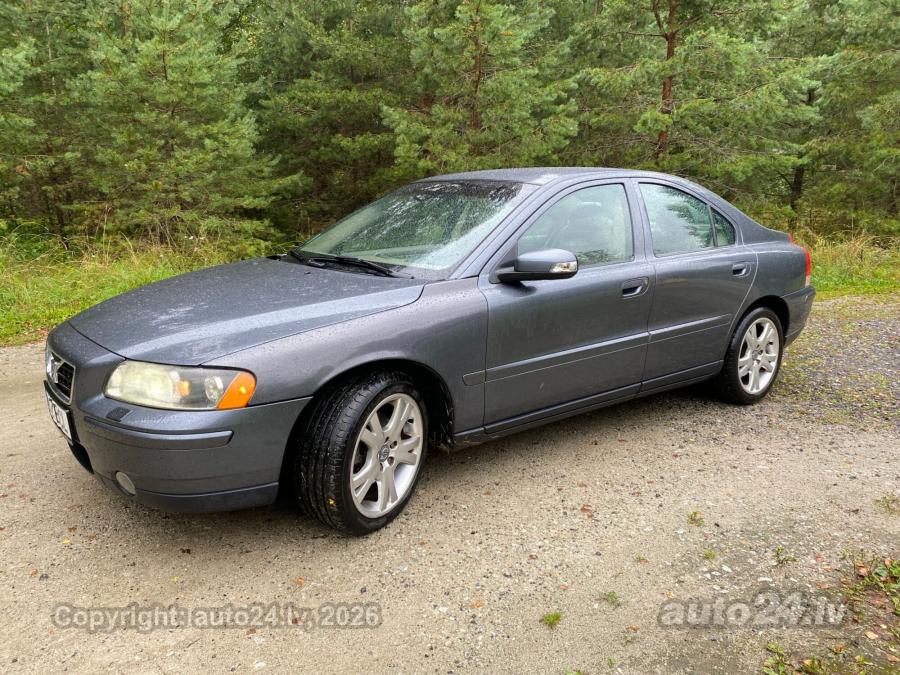 Pelēks Volvo S60 2006 Tallina, ar dzinēja tilpumu 2.40 L un nobraukumu 352 tūkst. km par 3500 €, foto 1 vietnē AUTOMOTO.COM.LV