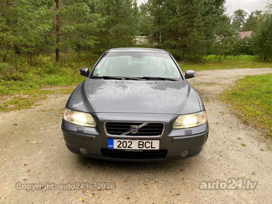 Pelēks Volvo S60 2006 Tallina, ar dzinēja tilpumu 2.40 L un nobraukumu 352 tūkst. km par 3500 €, foto 3 vietnē AUTOMOTO.COM.LV