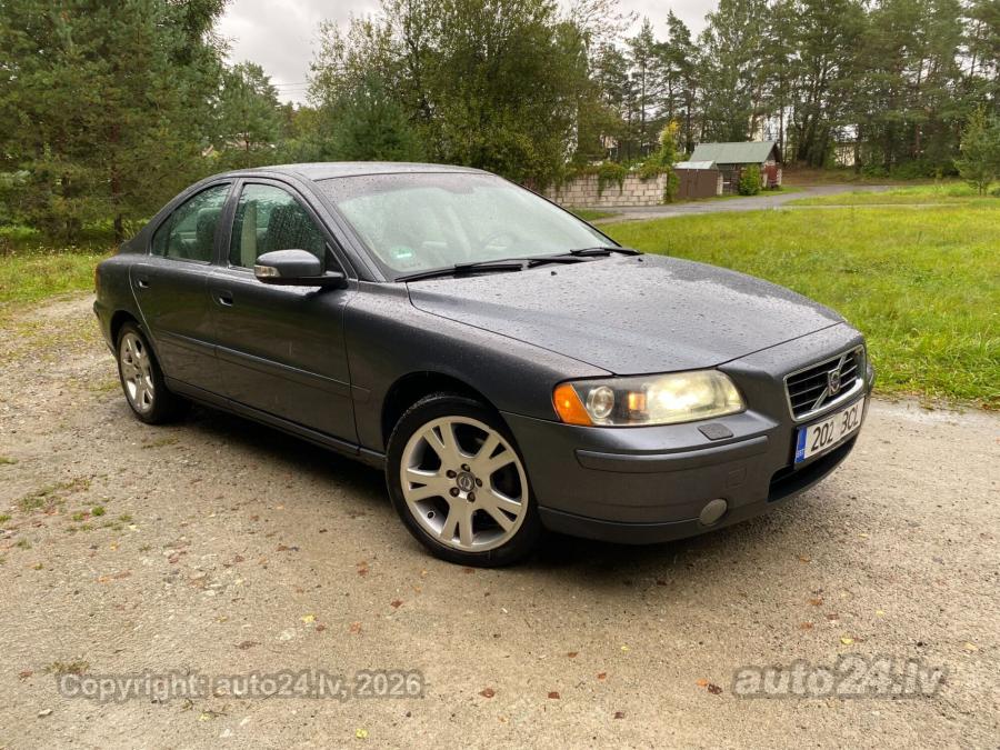Pelēks Volvo S60 2006 Tallina, ar dzinēja tilpumu 2.40 L un nobraukumu 352 tūkst. km par 3500 €, foto 4 vietnē AUTOMOTO.COM.LV