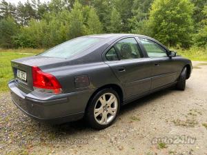 Pelēks Volvo S60 2006 Tallina, ar dzinēja tilpumu 2.40 L un nobraukumu 352 tūkst. km par 3500 €, foto 7 vietnē AUTOMOTO.COM.LV
