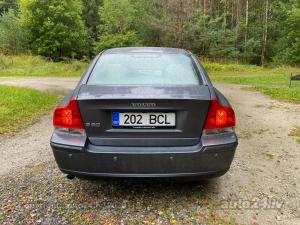 Pelēks Volvo S60 2006 Tallina, ar dzinēja tilpumu 2.40 L un nobraukumu 352 tūkst. km par 3500 €, foto 8 vietnē AUTOMOTO.COM.LV